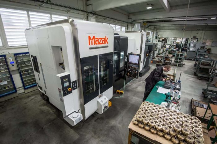 Customer Service in the Manufacturing Industry: The Ultimate Guide